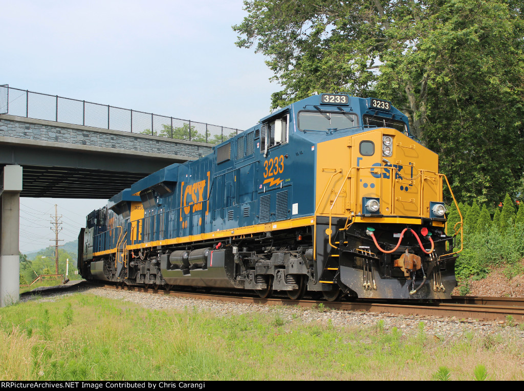 CSXT 3233 & 3235 on U777-09